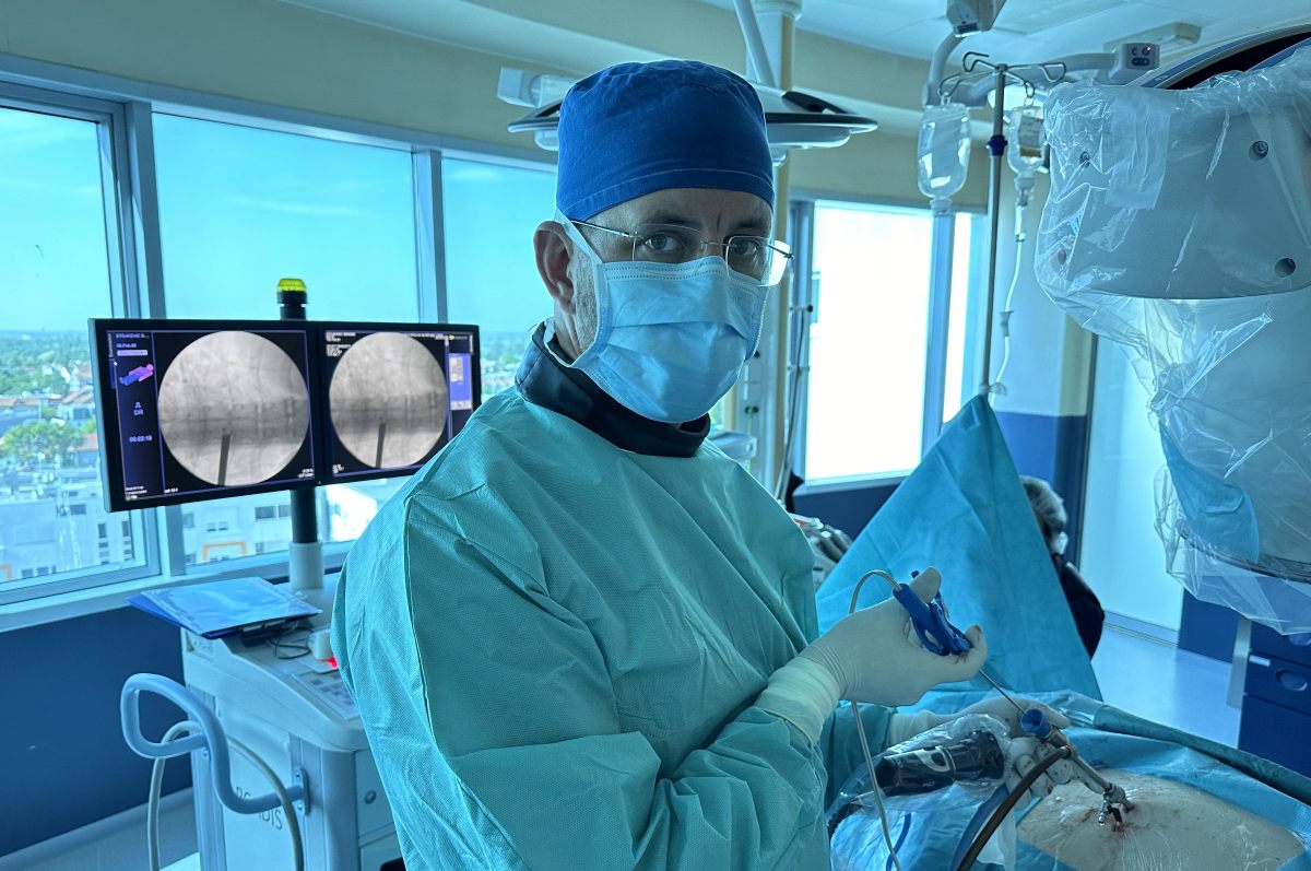 Endoscopic surgery of the thoracic spine - AKSIS Special Hospital